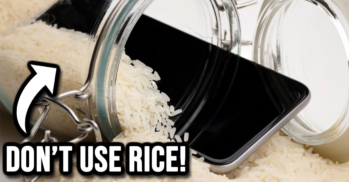 Things you should do immediately when your smartphone drowns