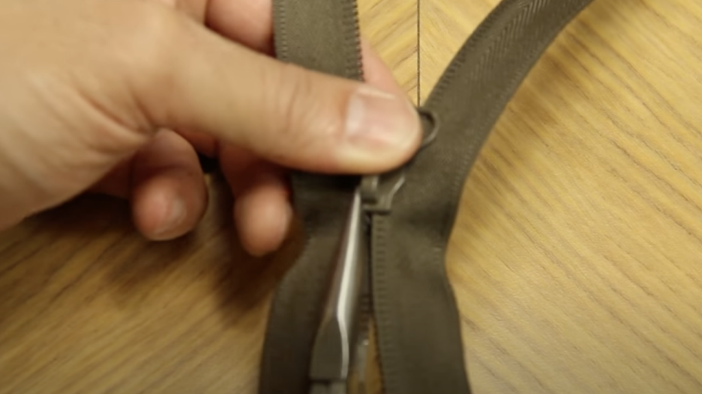 How to Fix a Zipper That Won't Close Within Seconds - Goody Feed