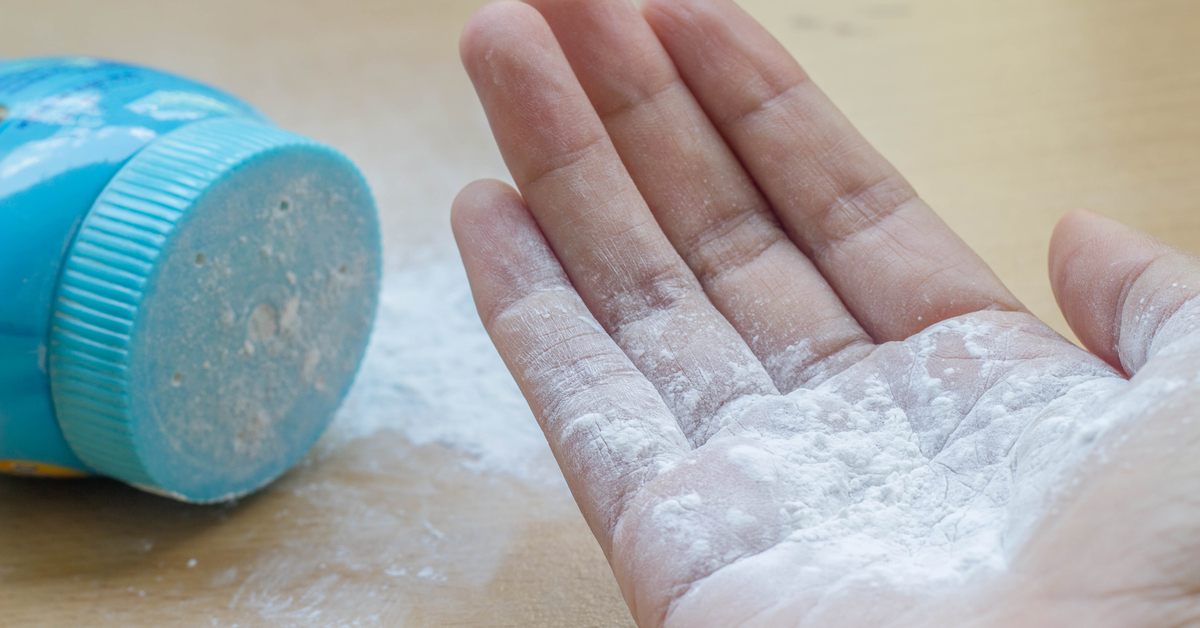 10 Uses For Baby Powder Other Than Putting It On a Crying Baby - Goody Feed