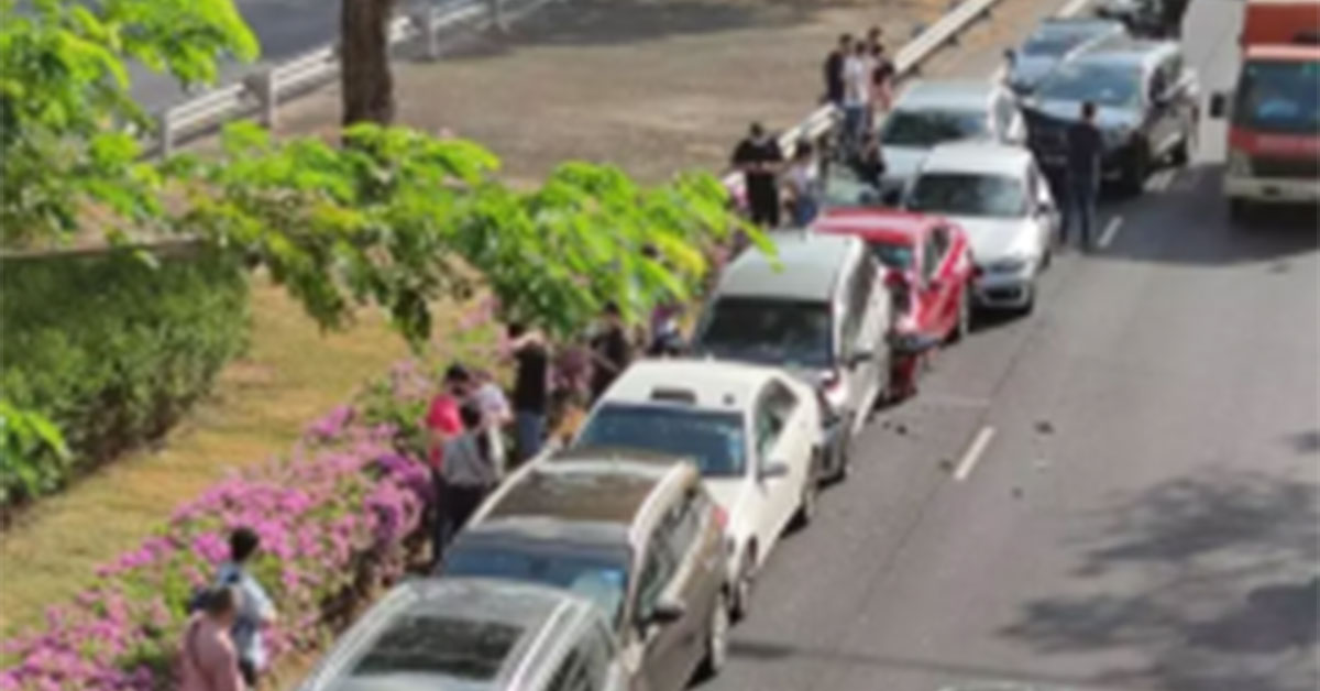 10-Vehicle-Pile-Up Along the ECP During Morning Rush Hour Injures 3 ...