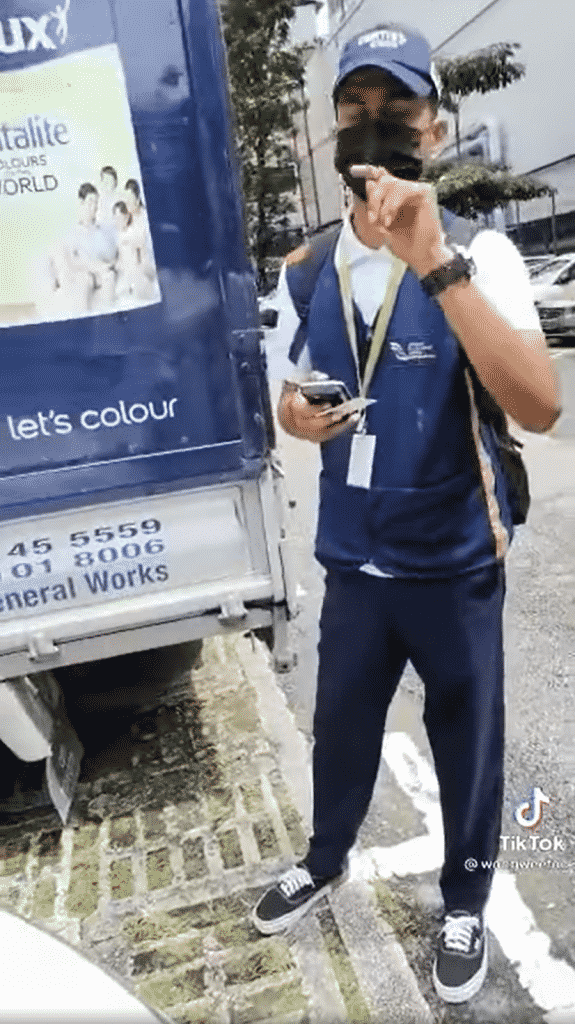 Man Wants To See Certis Officers' Badge After He Was Caught Smoking at ...