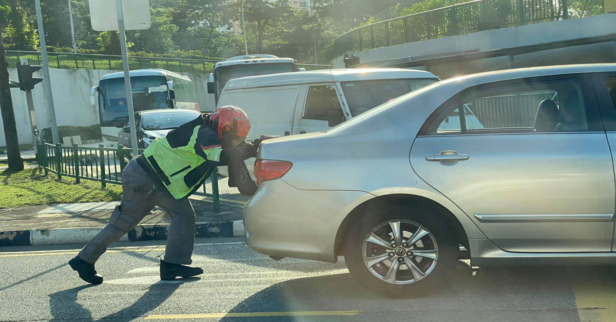 Motorcyclist Stopped to Push a Stranger's Stalled Car Upslope Alone at ...
