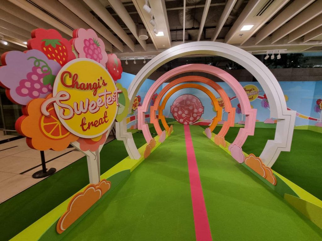 Changi Airport Terminal 3 Has IG-Worthy Giant Chupa Chups Lollipop ...