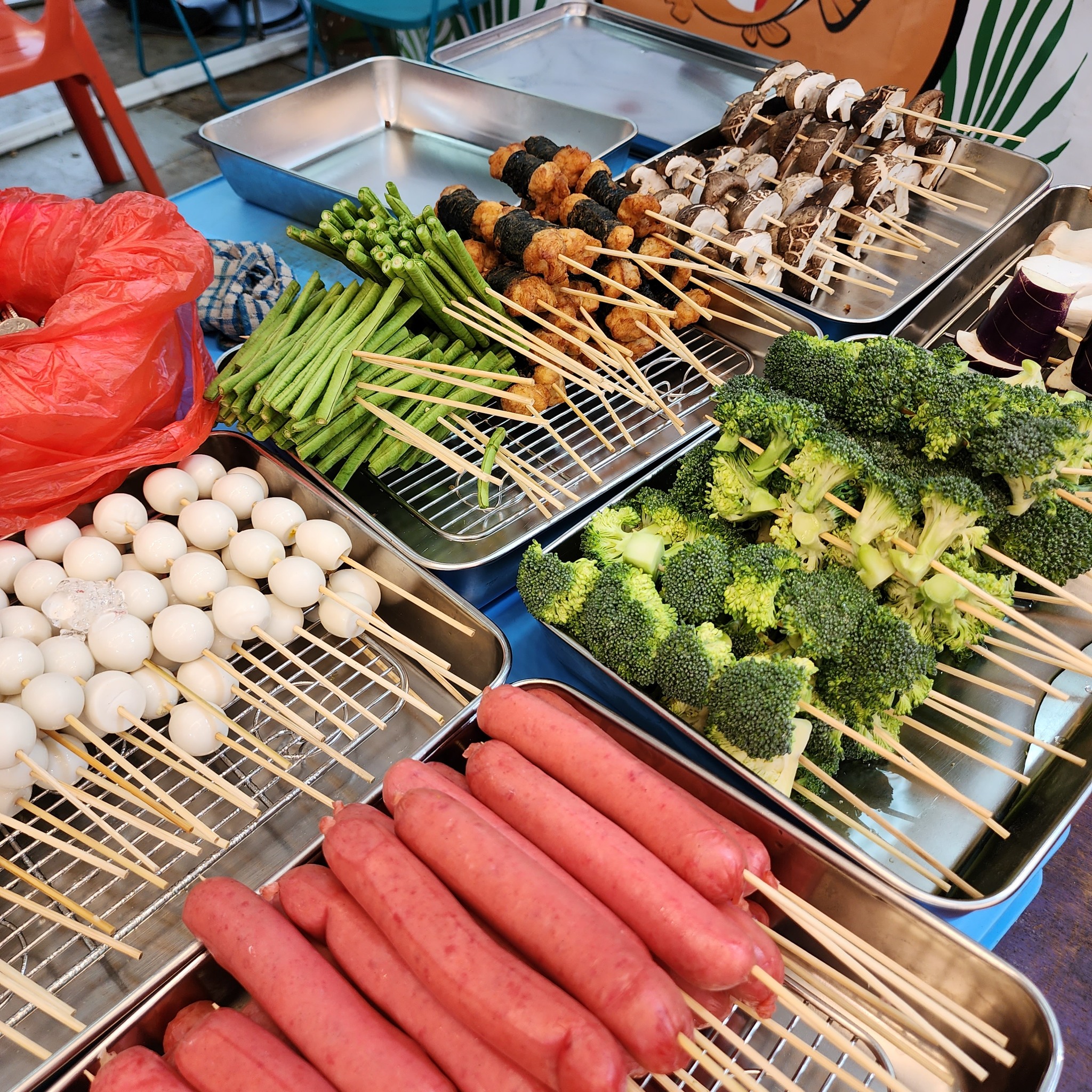Super Large Pasar Malam Beside Sembawang MRT Station Has Foods Like ...