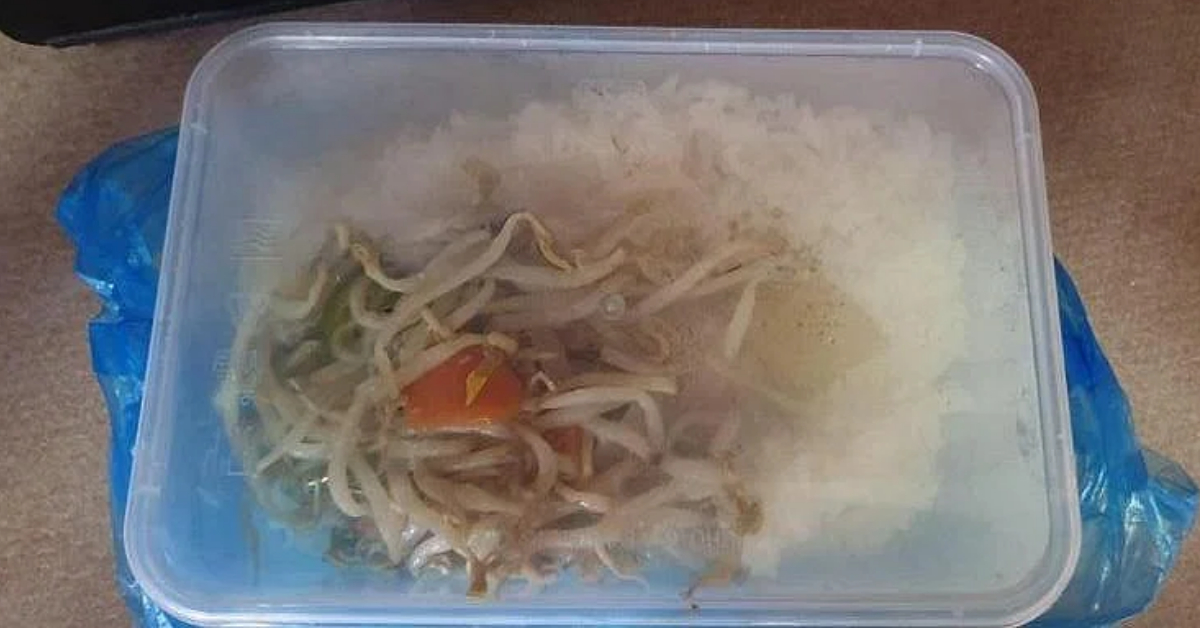Man Confronted Food Stall for Selling Rice + Bean Sprouts + Curry Sauce ...