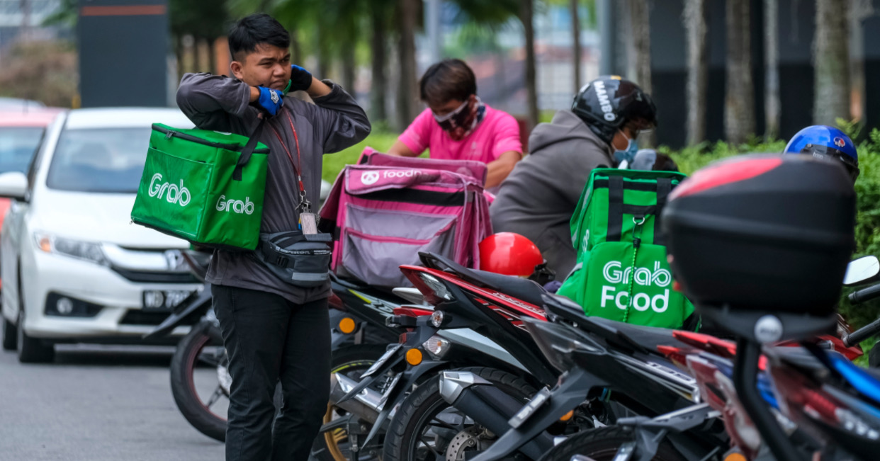 URA Urges Malls to Have Waiting Bays for Food Delivery Riders - Goody Feed
