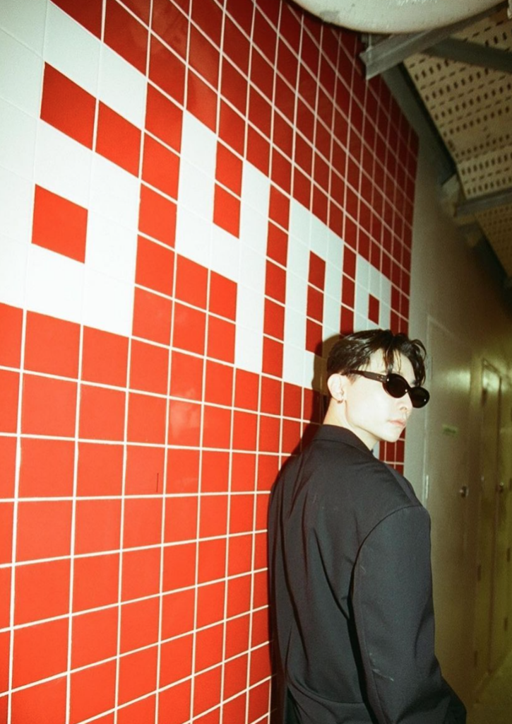 S'pore Photographer Did Photoshoot At Infamous Red HDB To Show 'Vibe ...