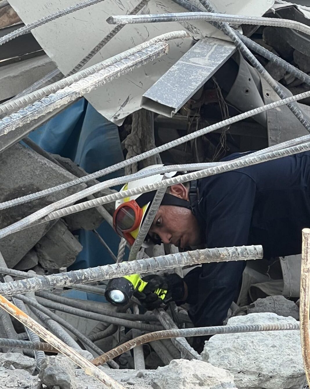 Building Structure Collapsed in Tanjong Pagar Work Site; Search ...