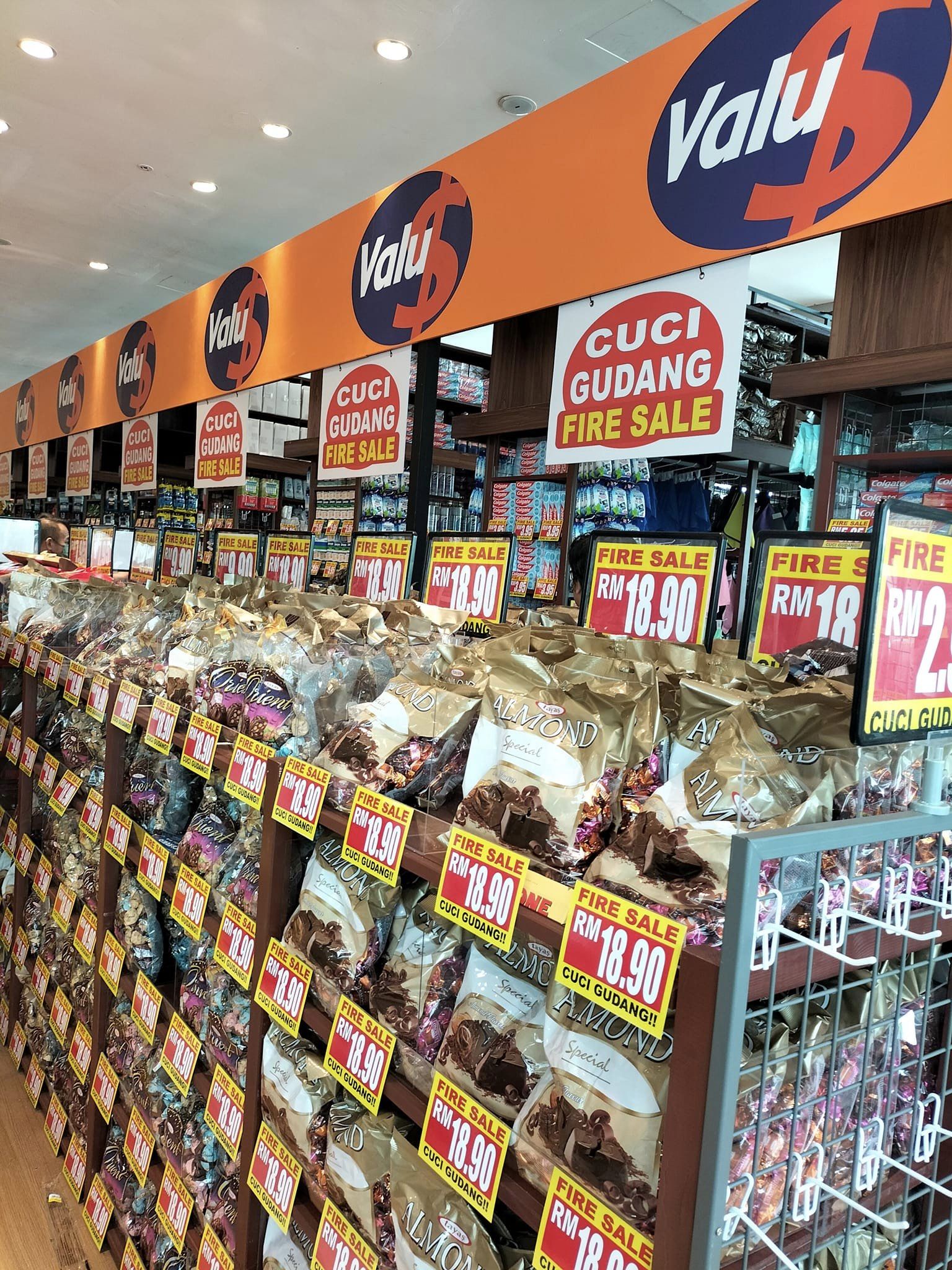 Valu$ Opens First Outlet in Malaysia & The Prices Surprised Malaysians ...