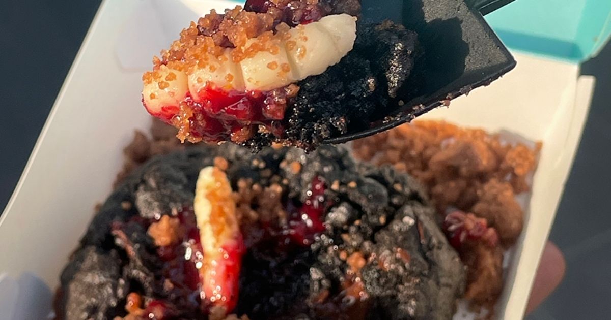 Nasty Cookie Adding Lifelike “Maggots” in Their Cookies - Goody Feed