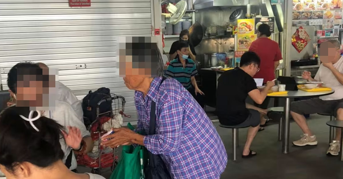 Foreigners Allegedly Sell Tissue Paper At Bedok Hawker Centre ...