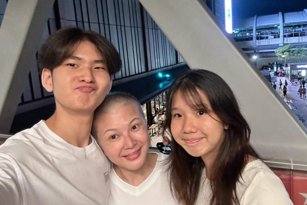 Getai Singer Angie Lau, Liu Ling Ling’s Sister, Passes Away at 58 Years Old - Goody Feed