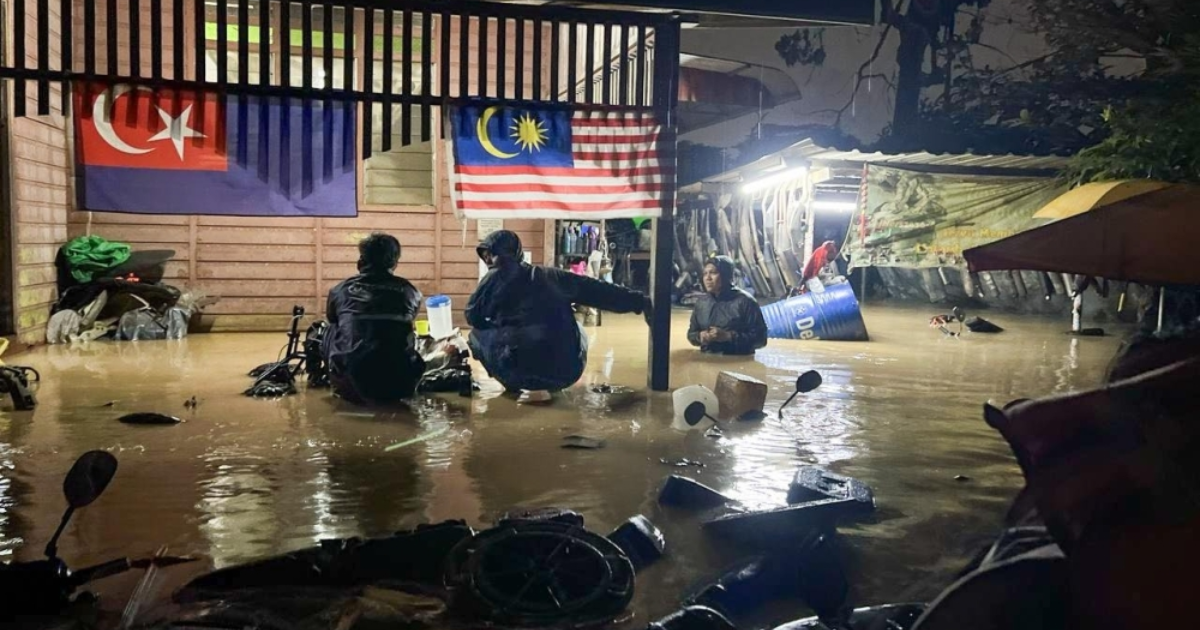 Massive Floods in Johor Force 13,000 to Evacuate as Rising Waters ...