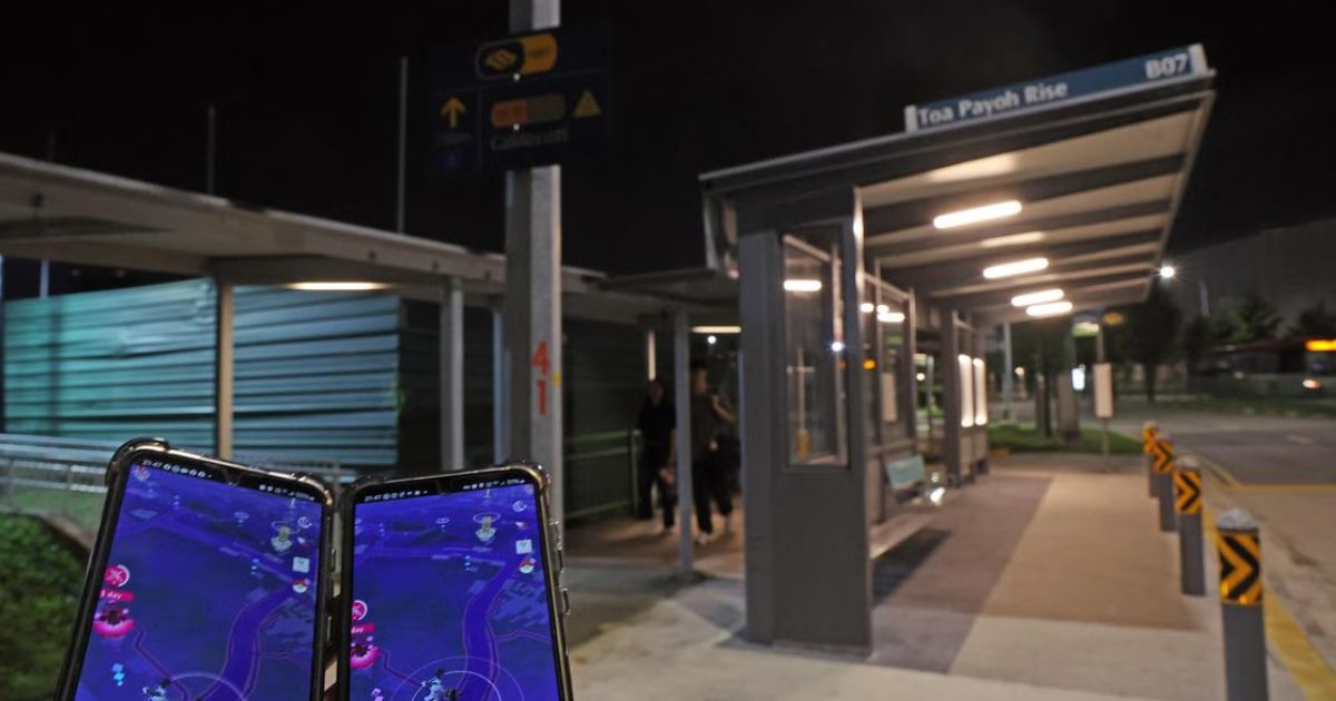 78-Year-Old Woman Robbed of Five Phones While Playing Pokémon GO in the ...